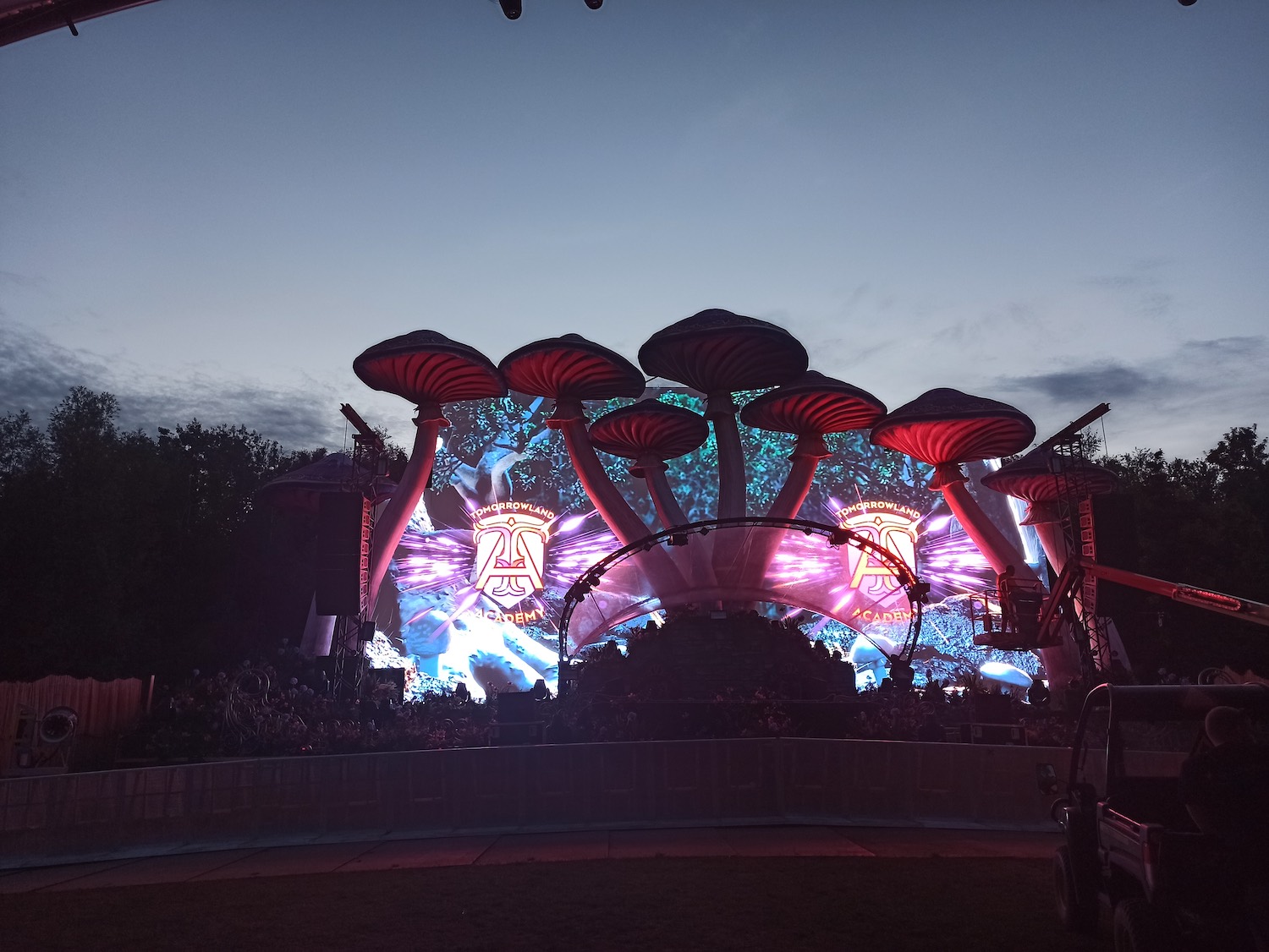 Backstage beim Tomorrowland: Ein Märchenland, in dem man seinen ...