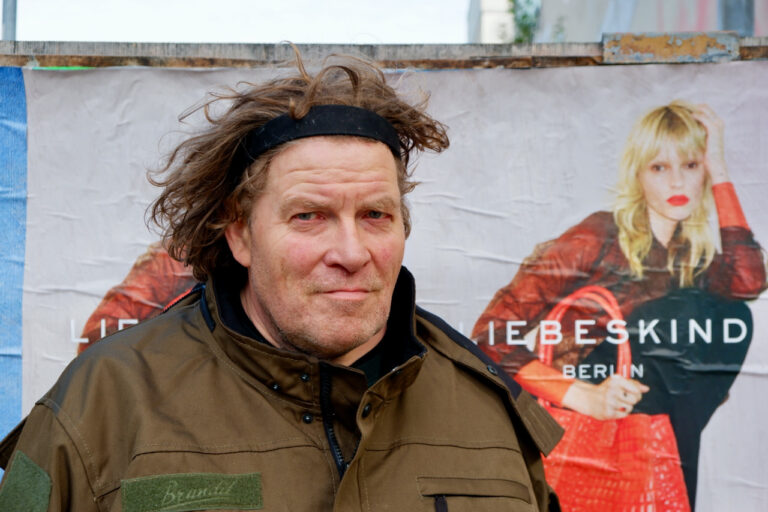 Jürgen Laarmann: Montagmorgens über Schnaps- und E-Leichen stapfen