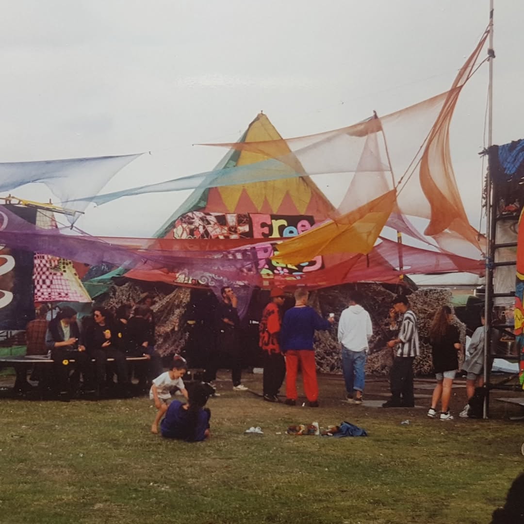 „Free Party: A Folk History”: Doku über Spiral Tribe im Stream
